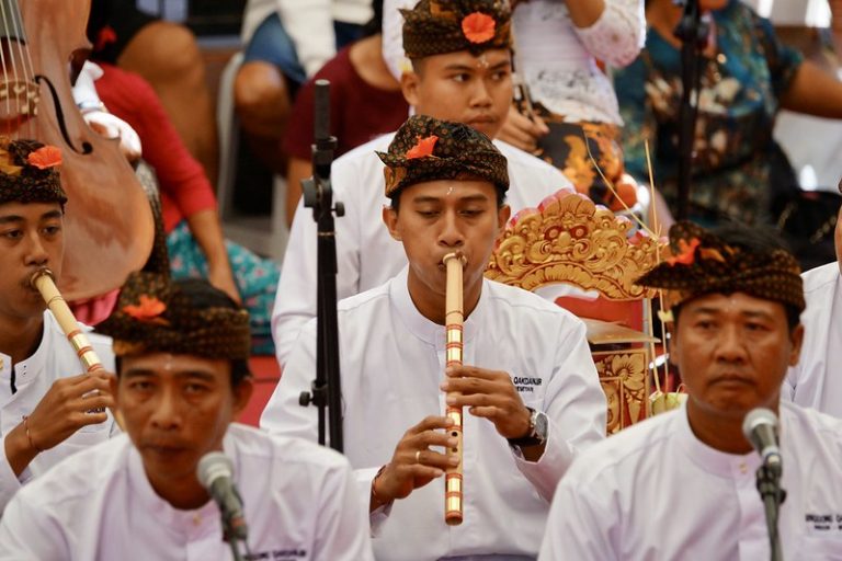 Types of Flutes Around the World