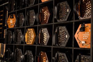 Concertina FAQ - The Difference Between The English, Duet And Anglo ...