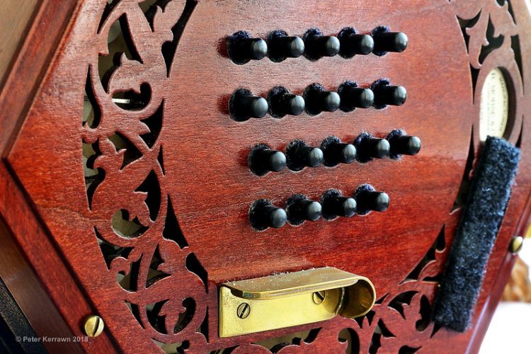 Concertina FAQ - The Difference Between The English, Duet And Anglo ...